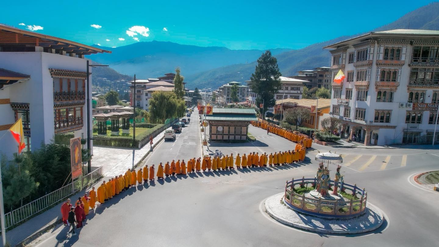 Buddhist Women: His Holiness the Je Khenpo Ordains 265 Buddhist Nuns ...